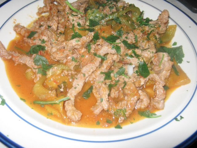 Straccetti di manzo con peperoni grigliati, ricetta